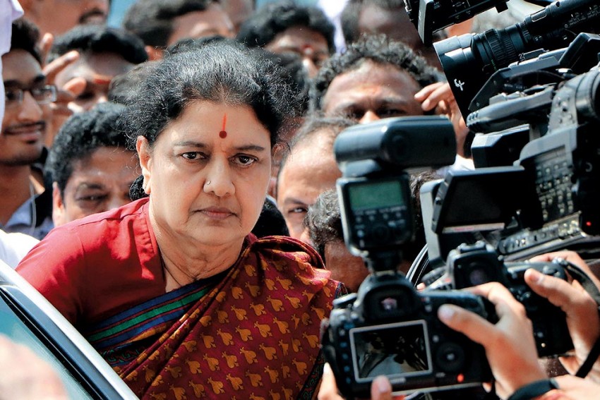 Sasikala Returns To A Rousing Welcome In Tamil Nadu, Can She Lay Claim ...