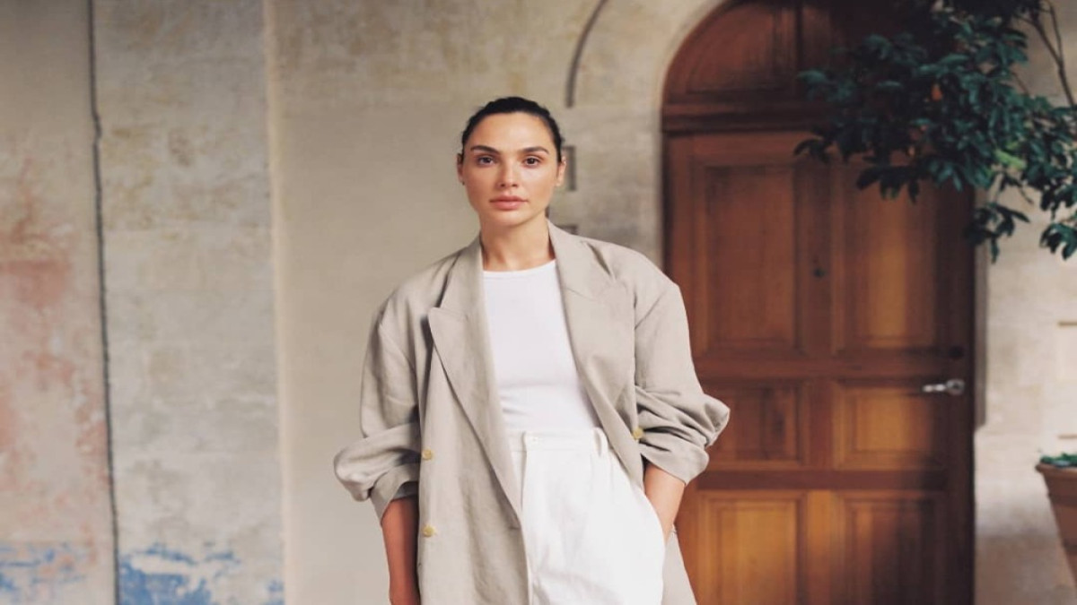 For Gal Gadot, Developing Stories She's Passionate About Is 'An ...