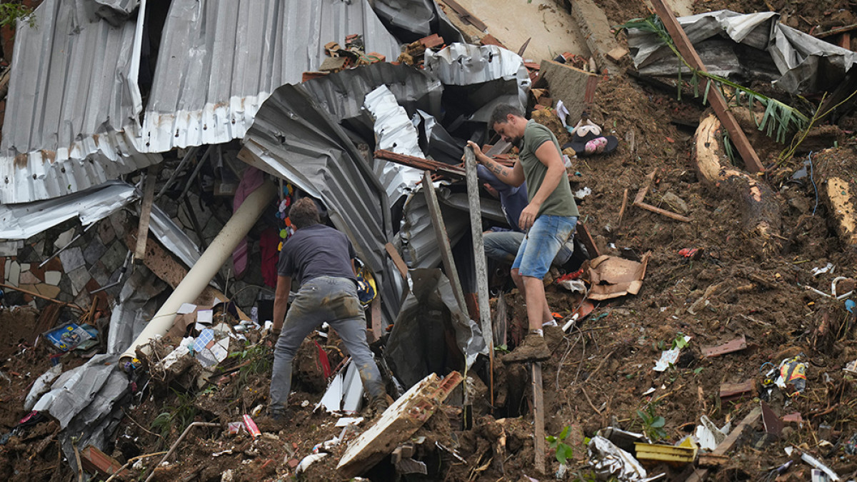 A Mudslide In Colombia Kills At Least 14 People And Blocks A Crucial ...