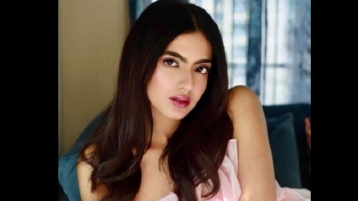 Kashika Kapoor Makes Her Bollywood Debut With Pradip Khairwar's Rom-Com