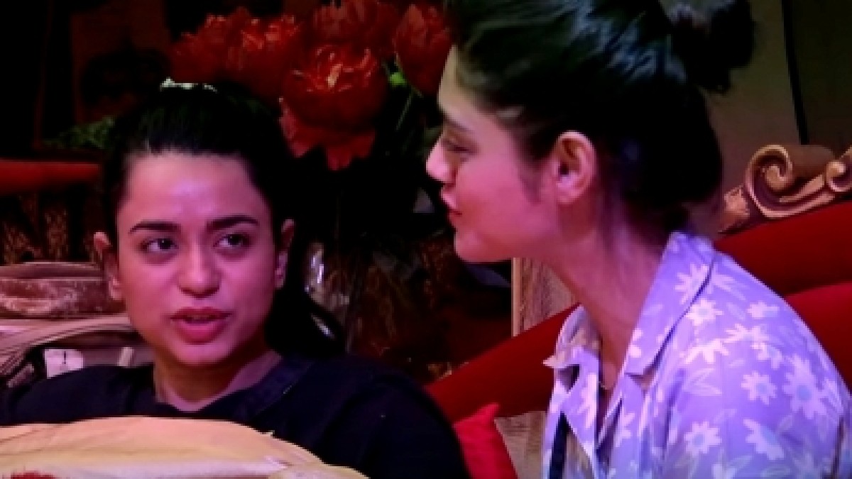 'Bigg Boss 16': Soundarya Sharma And Sreejita De Share A Kiss