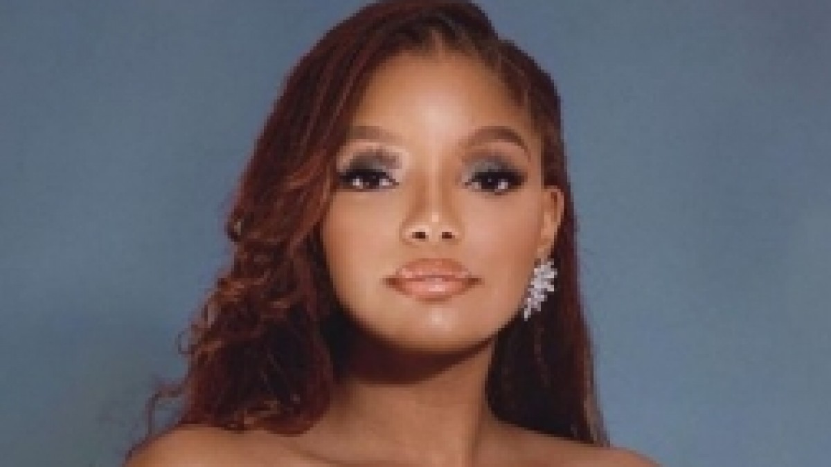 Halle Bailey Excited To See Her Boyfriend, Showers Him With Kisses