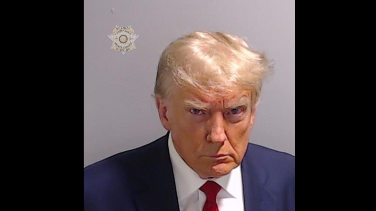 'Never Surrender': Donald Trump's Mugshot Becomes Campaign Symbol ...