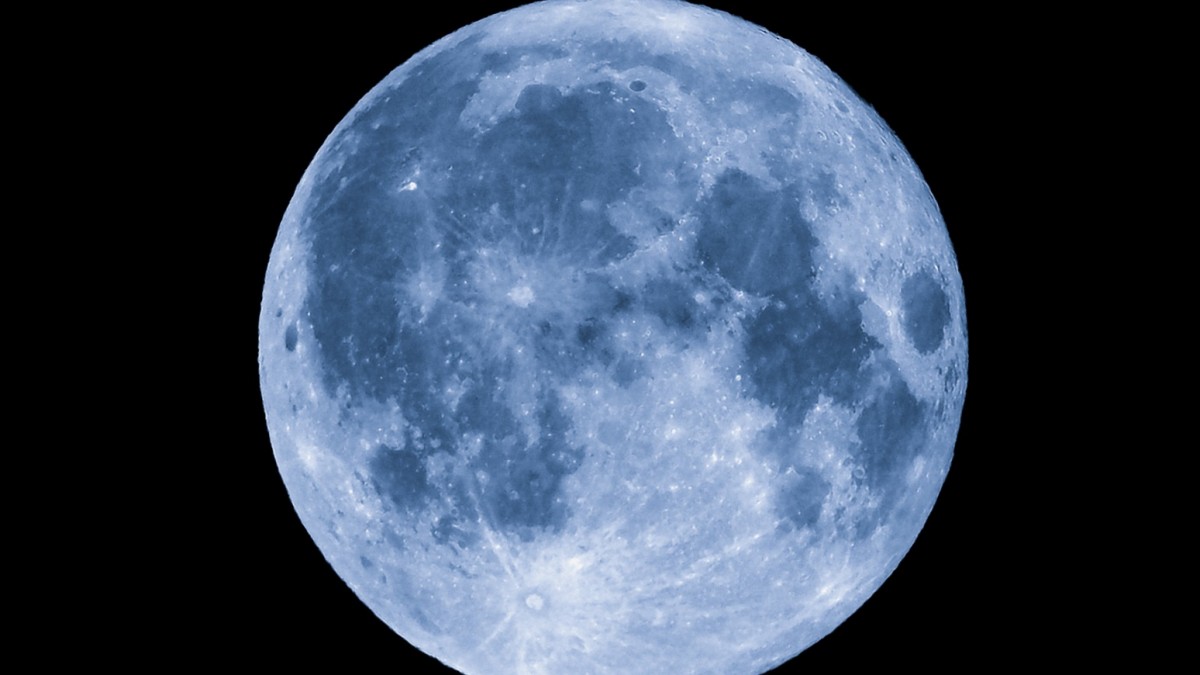 Romantic Moon Pictures