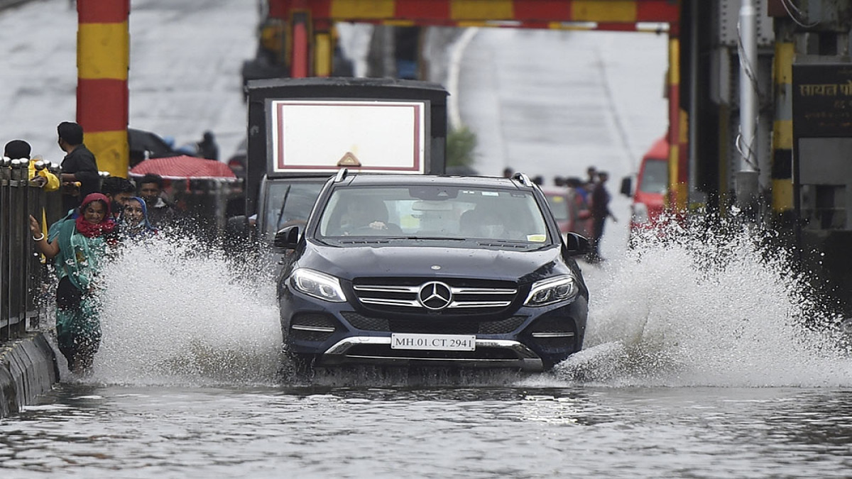 After Long Gap, Heavy Rains Return To Mumbai; Road, Rail Traffic Hit, Low-Lying Spots Flooded