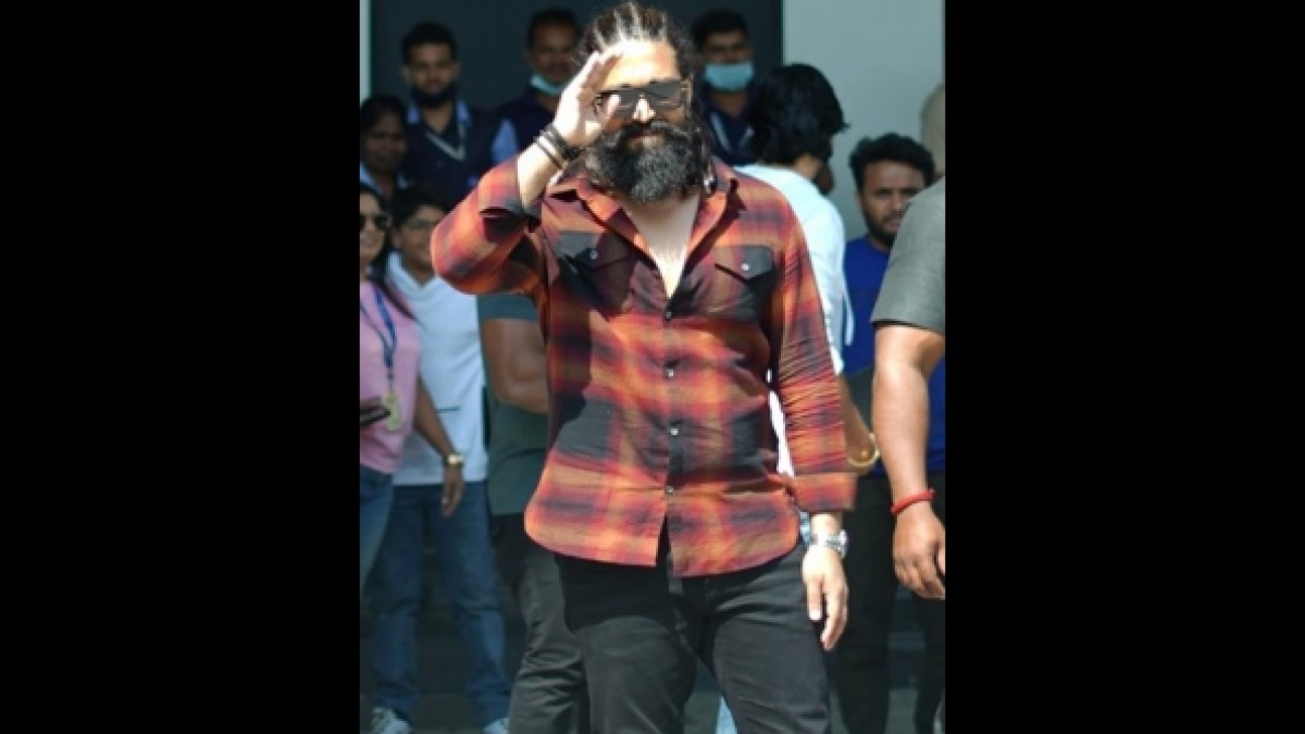 'KGF' Star Yash Dazzles In A Dance At Abhishek Ambareesh's Wedding Bash