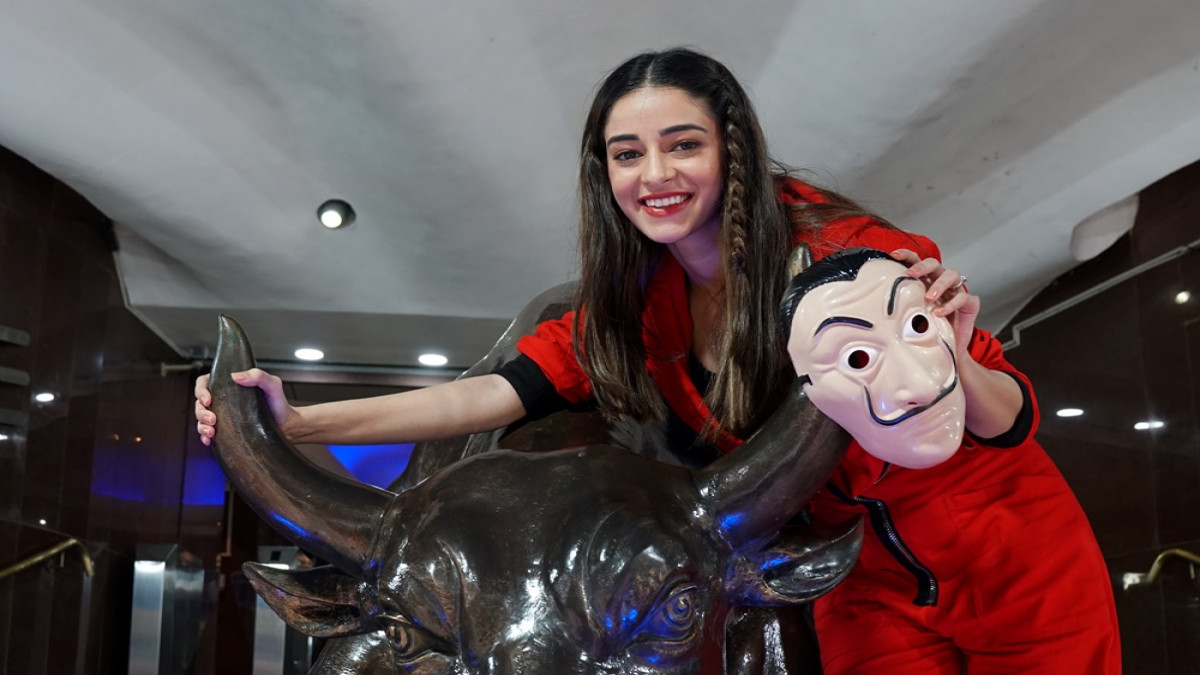 Ananya Panday Says 'Dreams Do Come True' As She Signs Vikramaditya ...