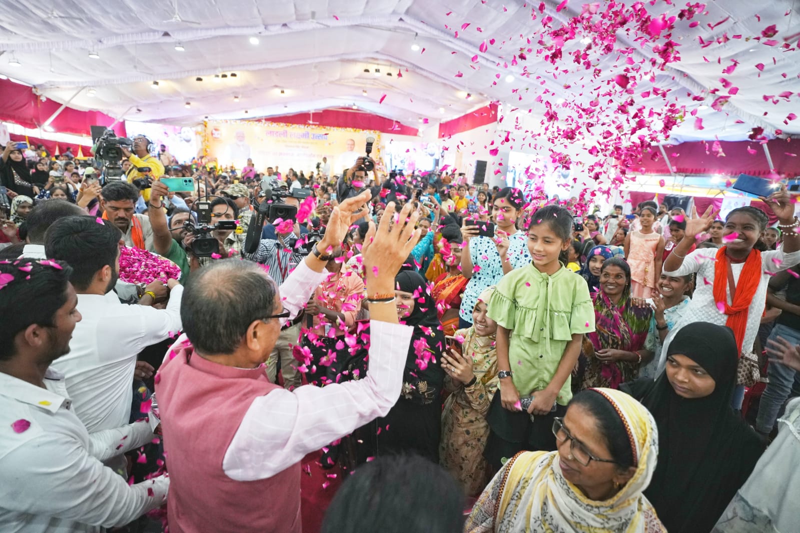 MP Government Will Pay The Fees Of Ladli Lakshmis On Their Admission In ...